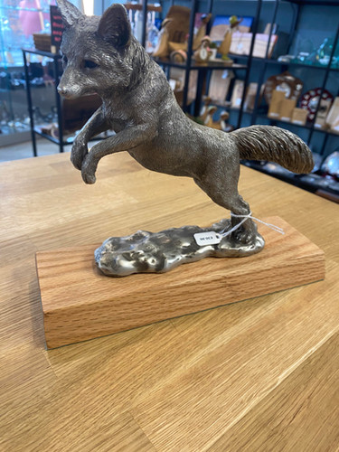 Antique Silver Fox Resin Statue on Oak Base | WARMINSTER ENGRAVING