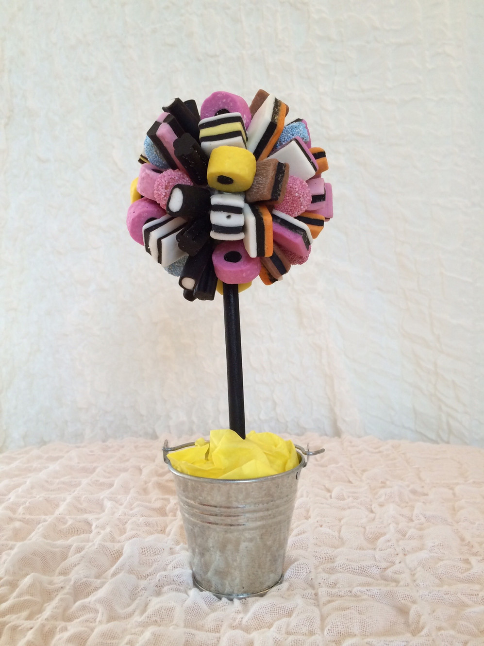 Mr & Mrs Sweet Stand | main