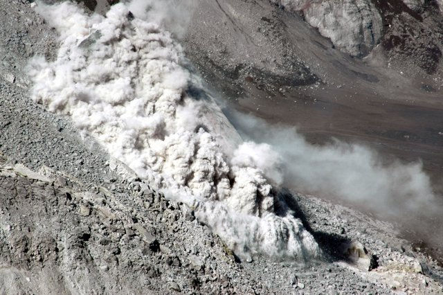 Signs of Impending Volcanic Eruption
