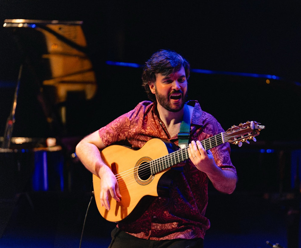Alexandre Andrés lança o álbum "Luar Total"