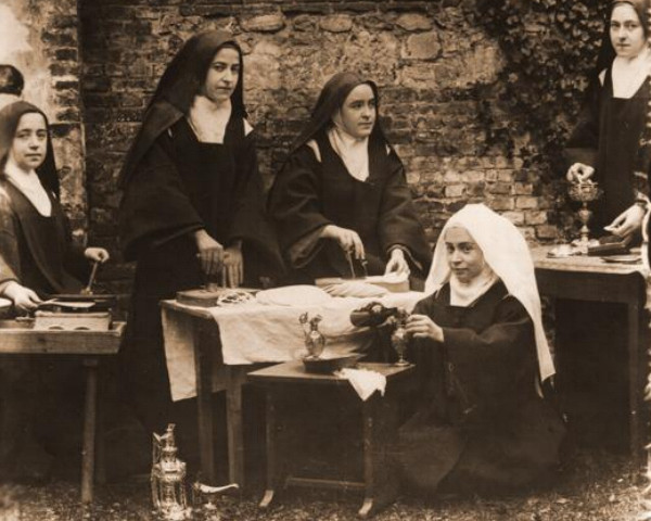 Can a sister be a sacristan in a parish church?