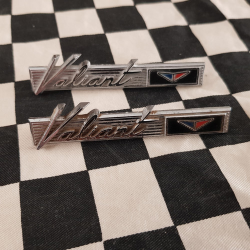 Original Pair Valiant Badges | kustomkollector