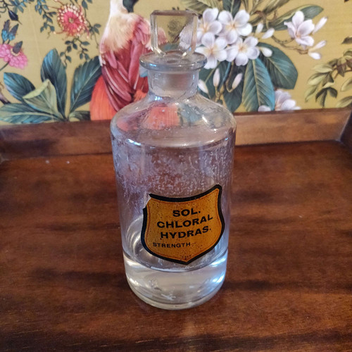 Antique apothecary bottle sol.chloral hydras.with some original fluid