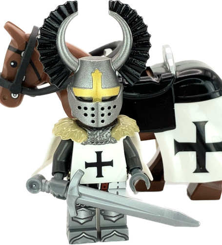 Teutonic Tabard & Cape | Pickle Bricks