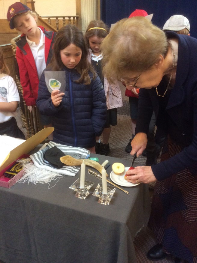 KS1 Cheltenham Synagogue Trip