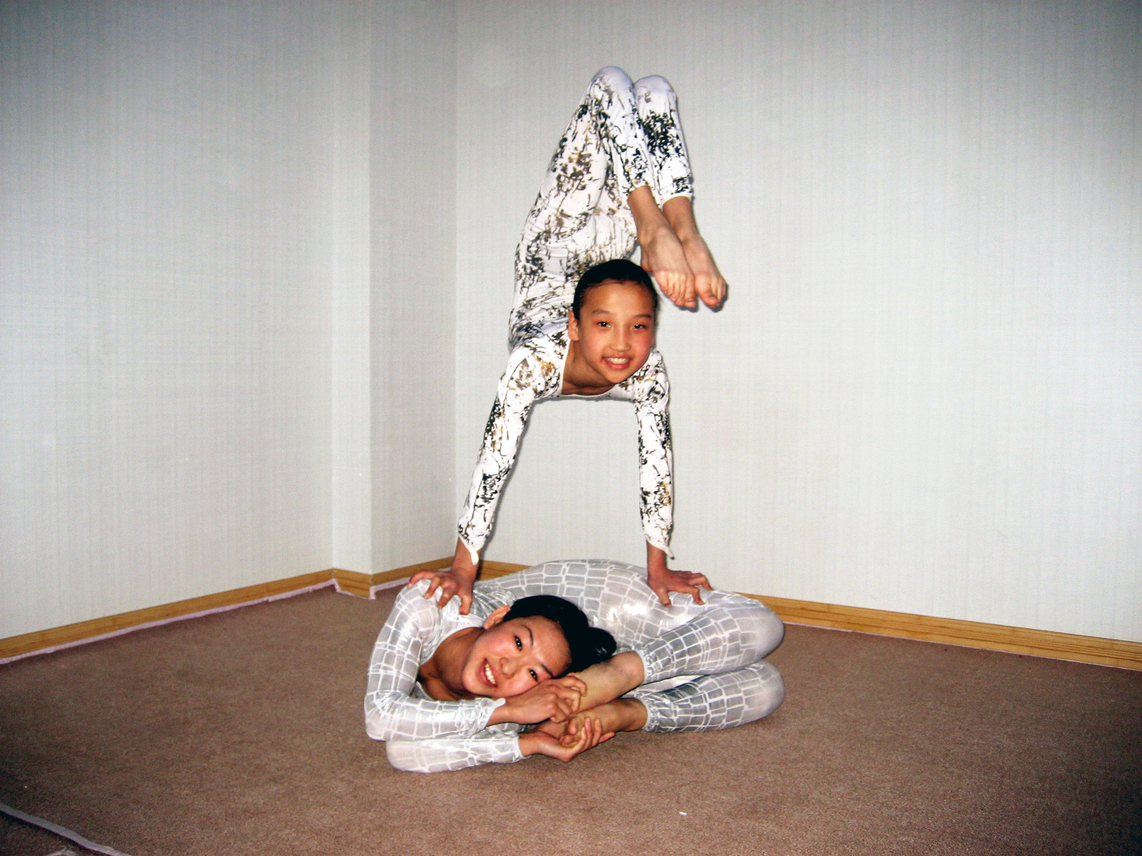 Fullscreen Page | contortion