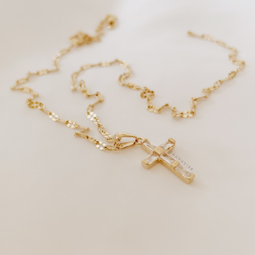 Cadena Destellos + Cruz Cristales | INARA Oro Laminado