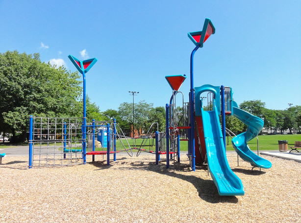 Modules et équipements de jeux extérieurs pour des parcs d'exception ...