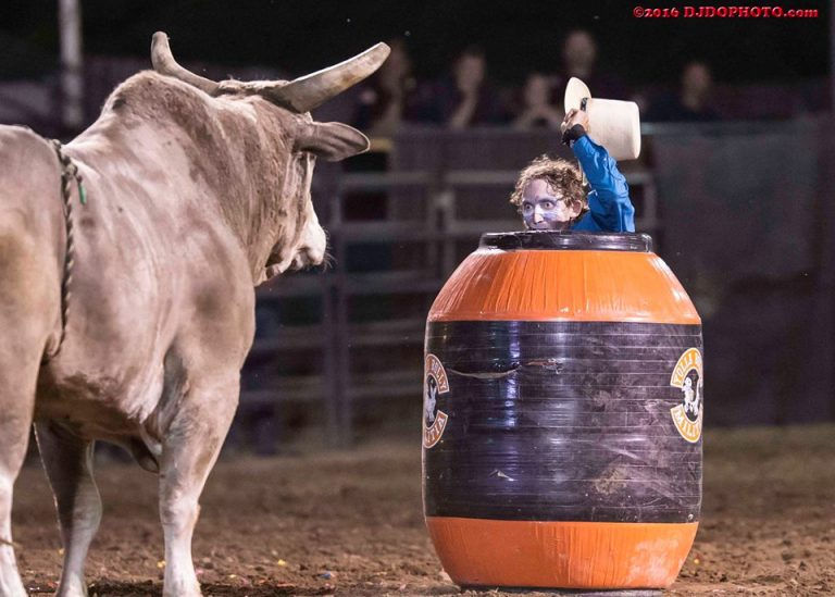 CLINT “WOLFEY” SELVESTER NAMED 2017 RODEO CLOWN