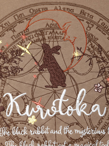 ○黒菟華 AL-759085-64『黒いうさぎと魔法の道具』ALL刺繡 斜めZIP裏毛