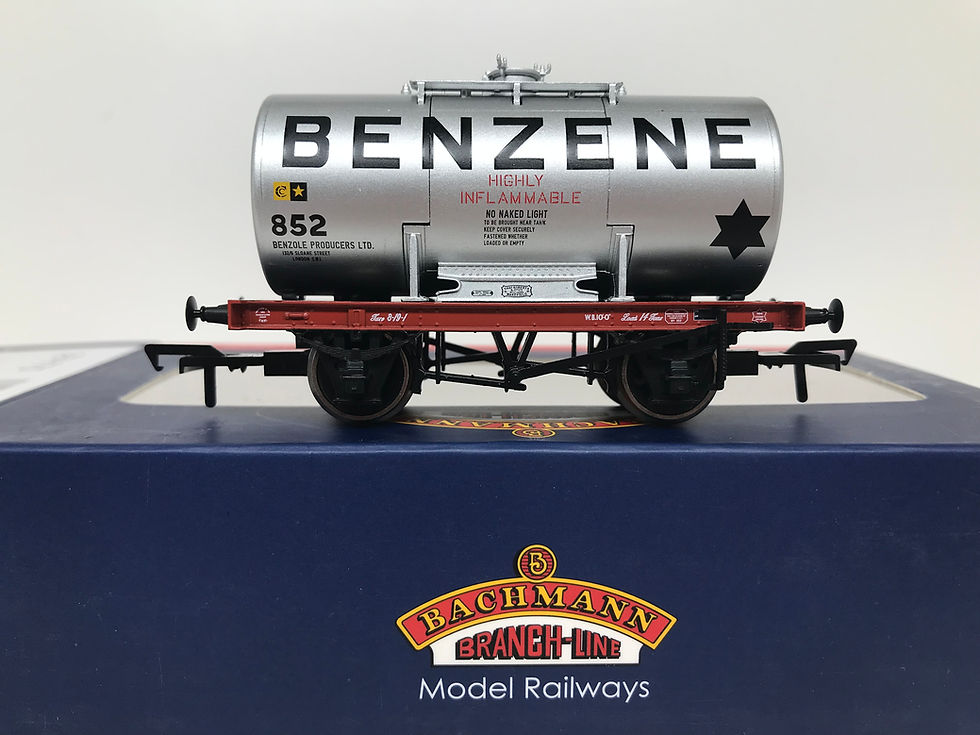 BACHMANN OO GAUGE 38-775 14t BENZENE ANCHOR MOUNTED TANK WAGON | T W Models