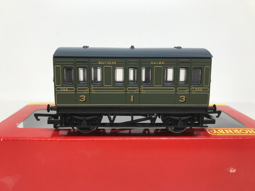 HORNBY OO GAUGE R4135 SOUTHERN RAILWAY 4 WHEEL COACH | T W Models