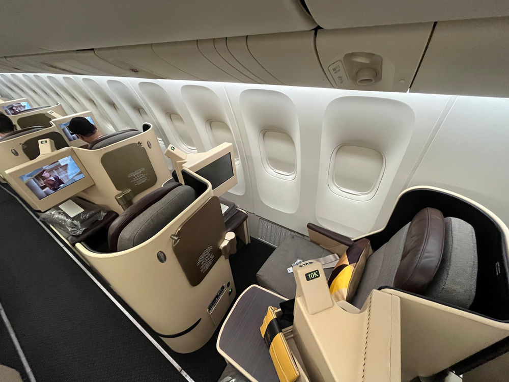 Review: Etihad Business Class, Abu Dhabi-Toronto, Boeing 777