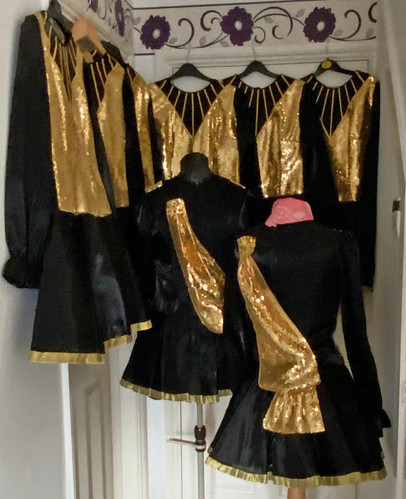 8 Beautiful Team Dresses