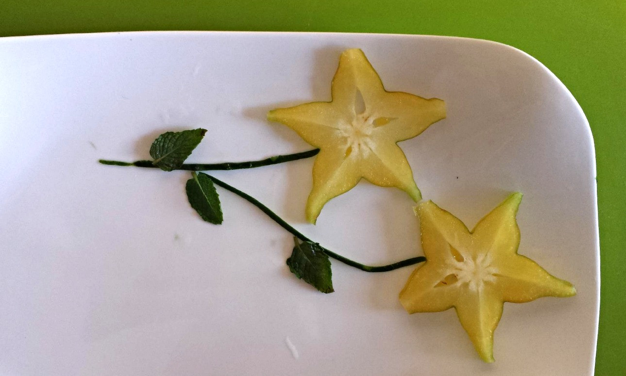 Food decorating. Starfruit decorations. Fruit decorations and ...