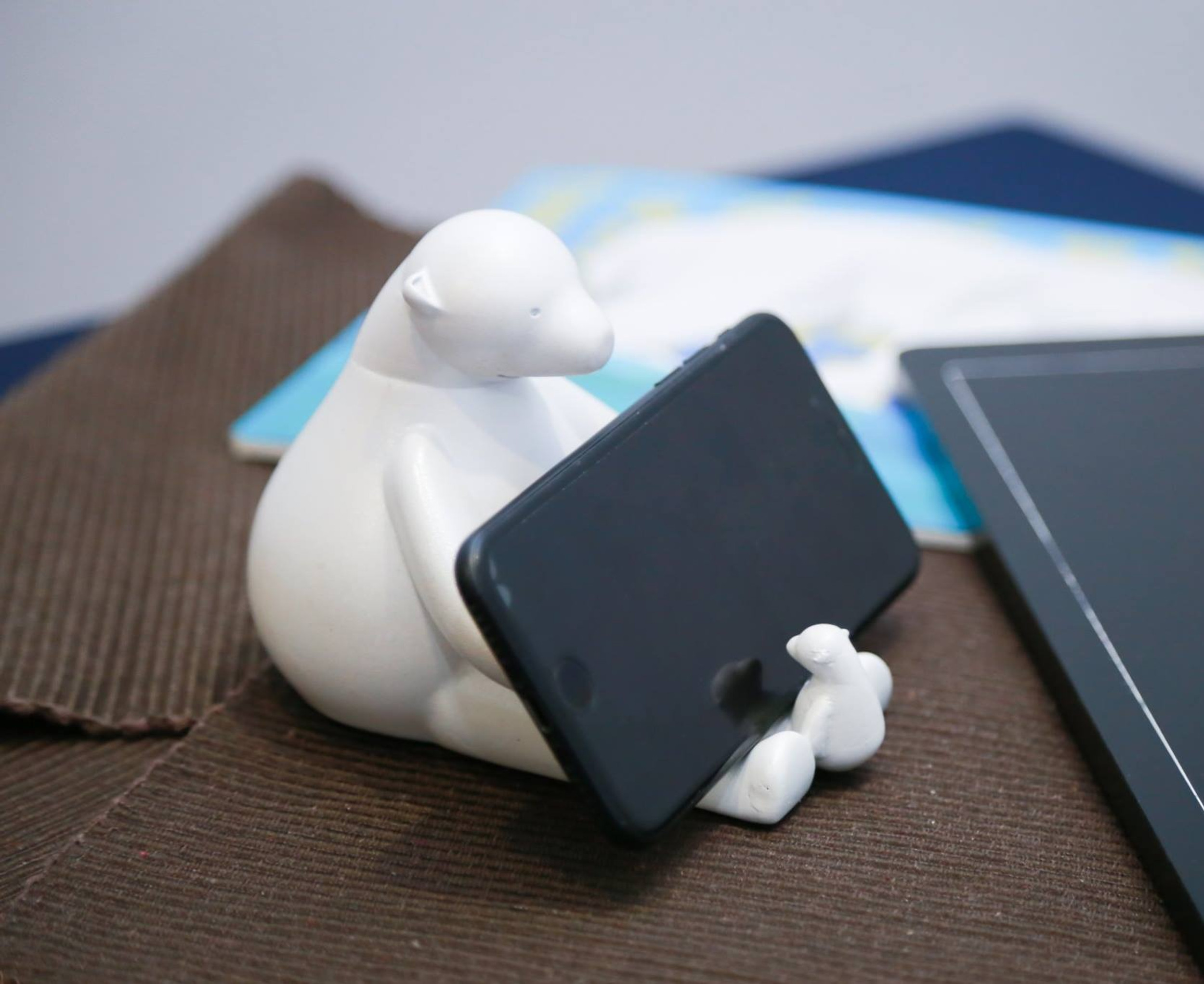 BEAR HUG | Phone-Tablet Holder