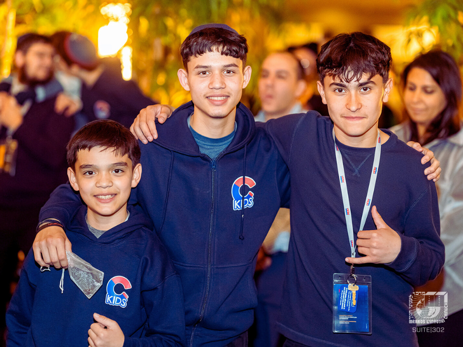 Uplifting Havdala Concert Marks a Joyful Finale to Inspirational Shabbos