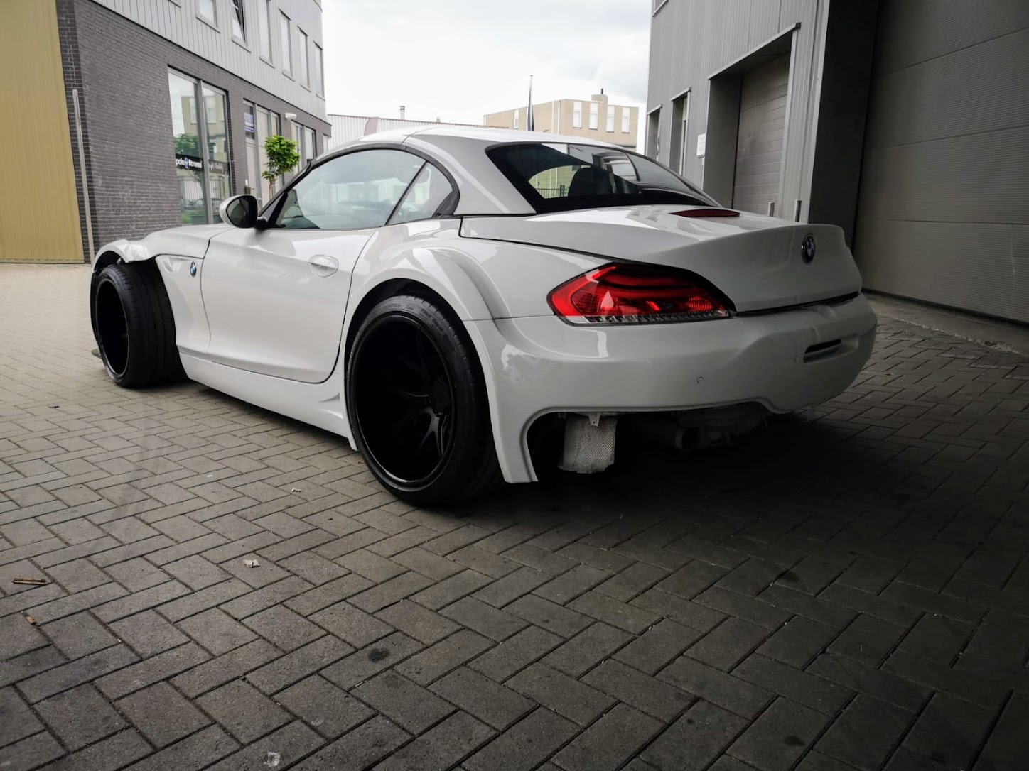 BMW Z4 GT3 LS3-V8 Road Conversion