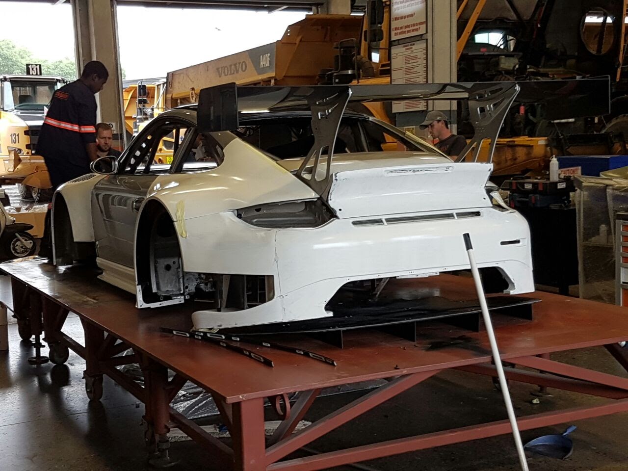 Porsche 996 to 997 GT3R Conversion