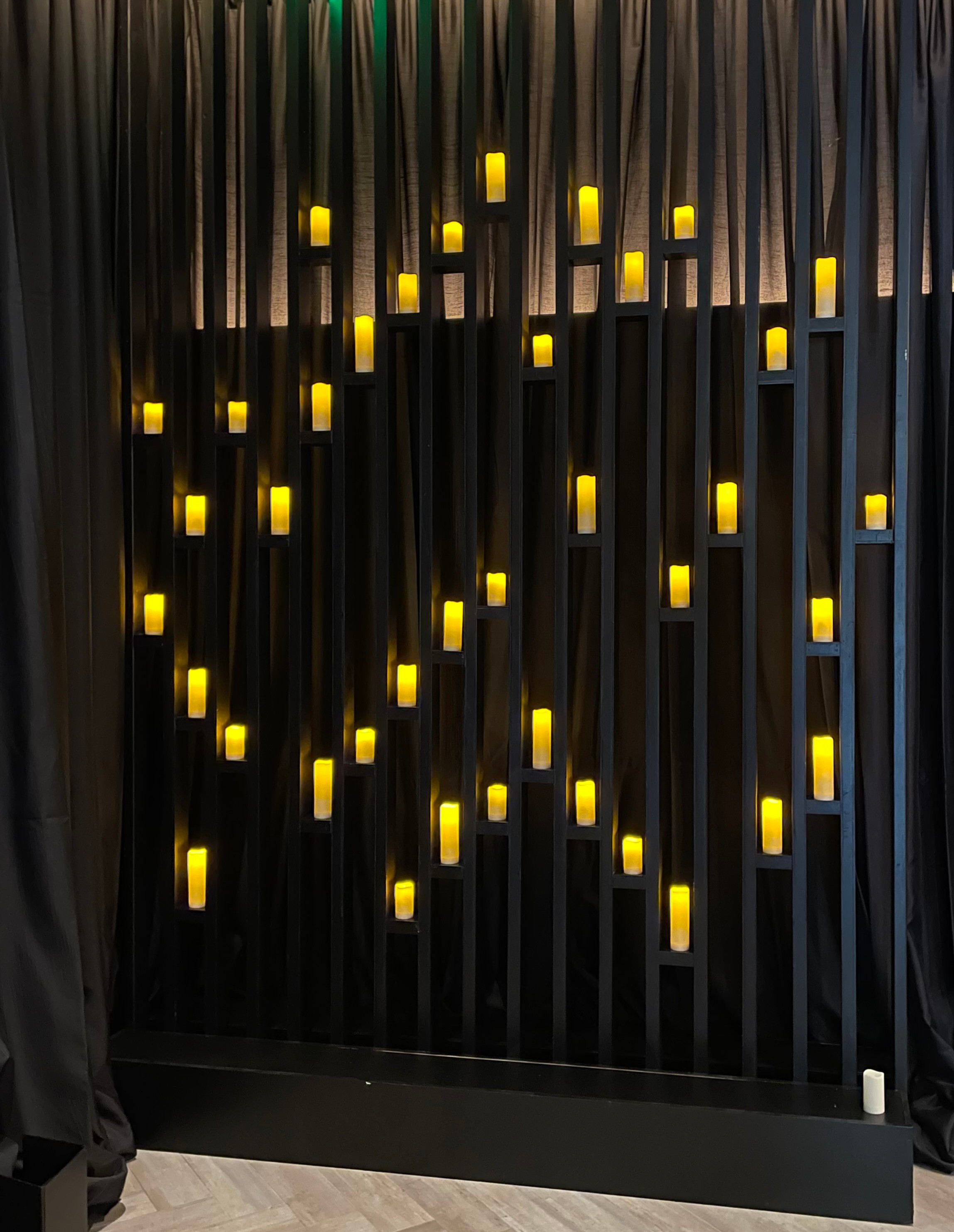 FREESTANDING BLACK PARTITION - Hensley Event Resources