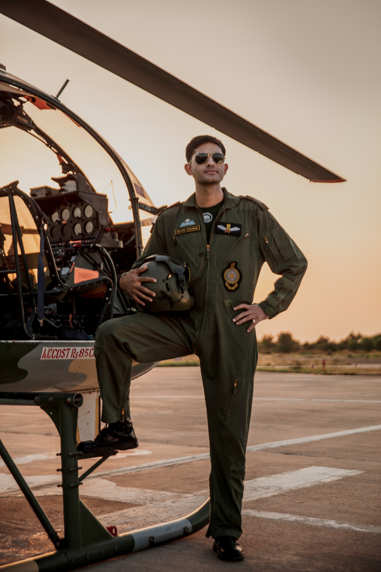 Indian Army Aviation Helicopter Pilot[1333 X 2000] : r/MilitaryPorn