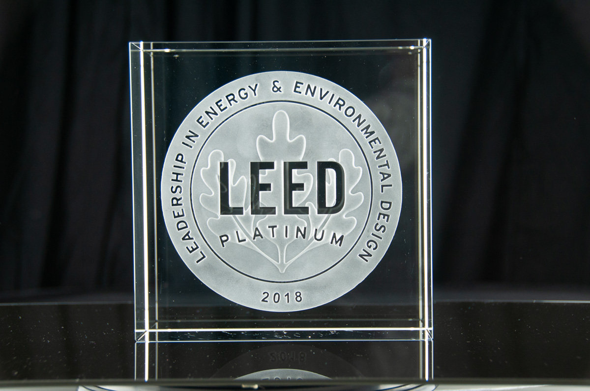 LEED Glass BLOCK 20 x 20 x 8 cm | signofgreen