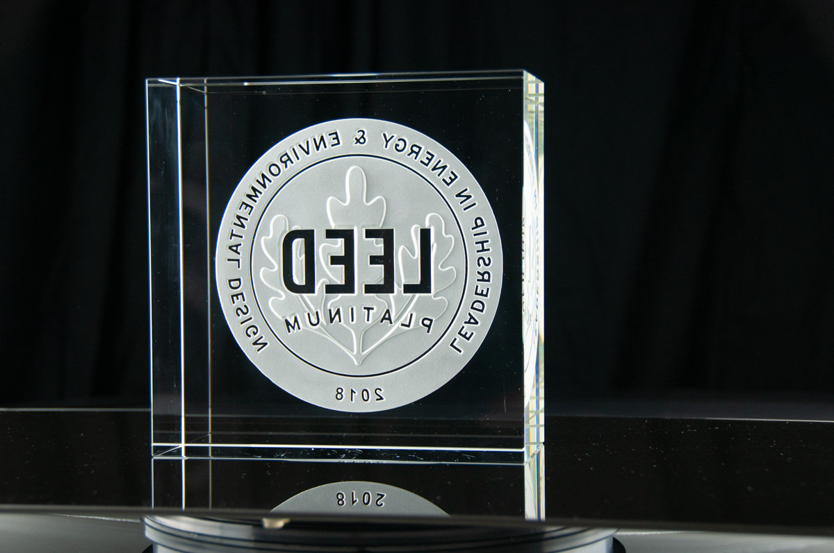 LEED Glass BLOCK 20 x 20 x 8 cm | signofgreen