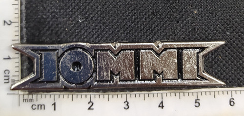 IOMMI, TOMMY - Logo METAL PIN | black-wings