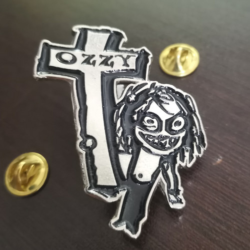OZZY OSBOURNE - Ozzy Cartoon METAL PIN | black-wings