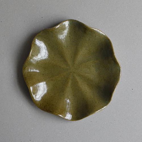 Rustic Water Lily Plate - Green | NeutraKitchen