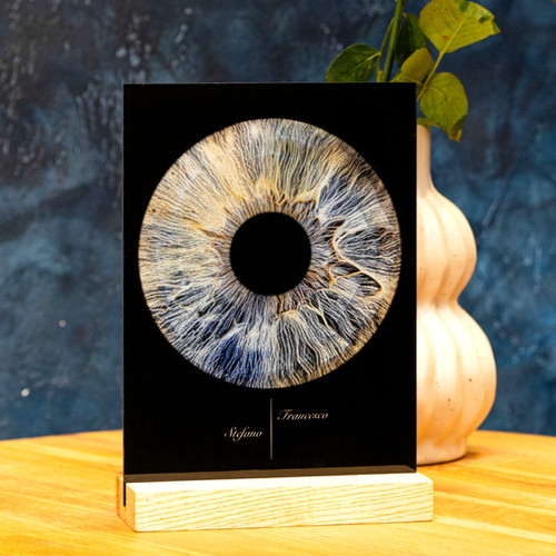 Stikls uz statīva | True eye