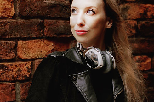 Female DJ Naomi Faith - Manchester Party DJ - Hire Me for Weddings ...