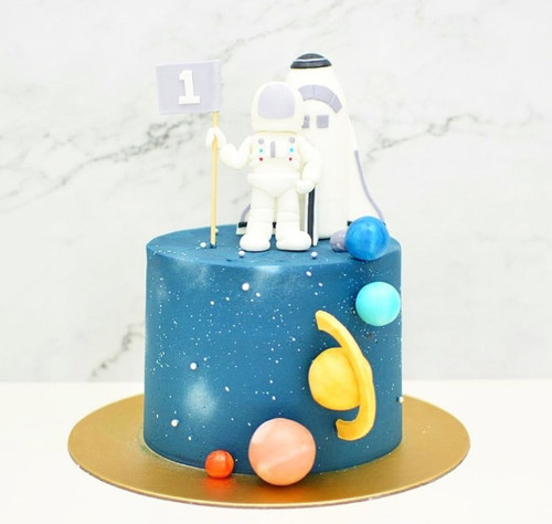Astronaut Rocket Cake | Wonders Bakery