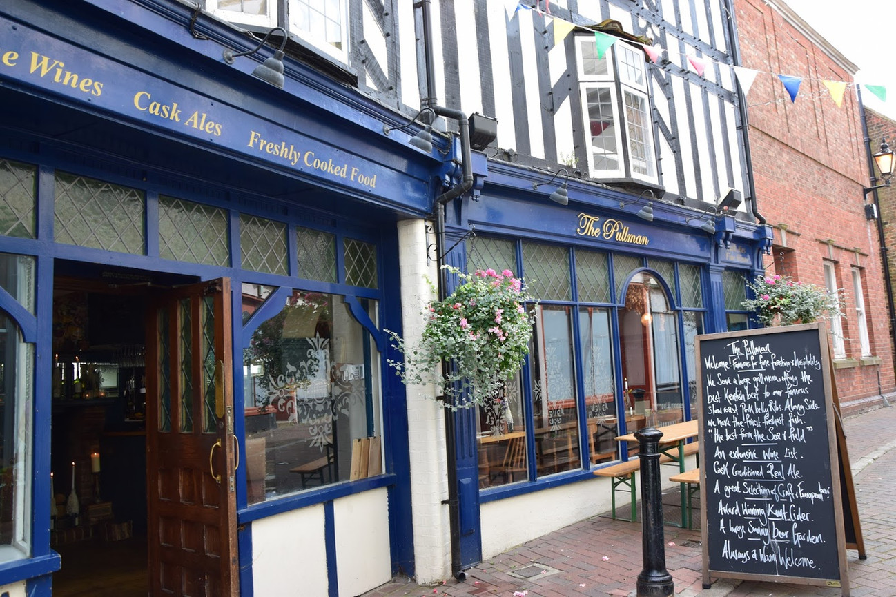 The Pullman | L&B Restaurants