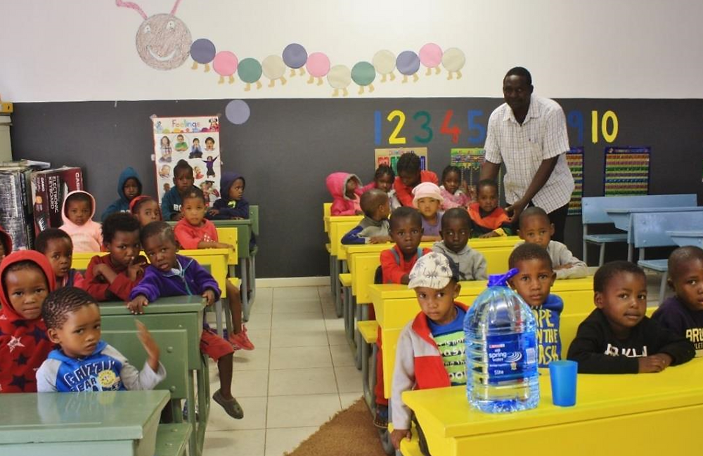 Steps for children, Ausstattung einer Schule / Namibia