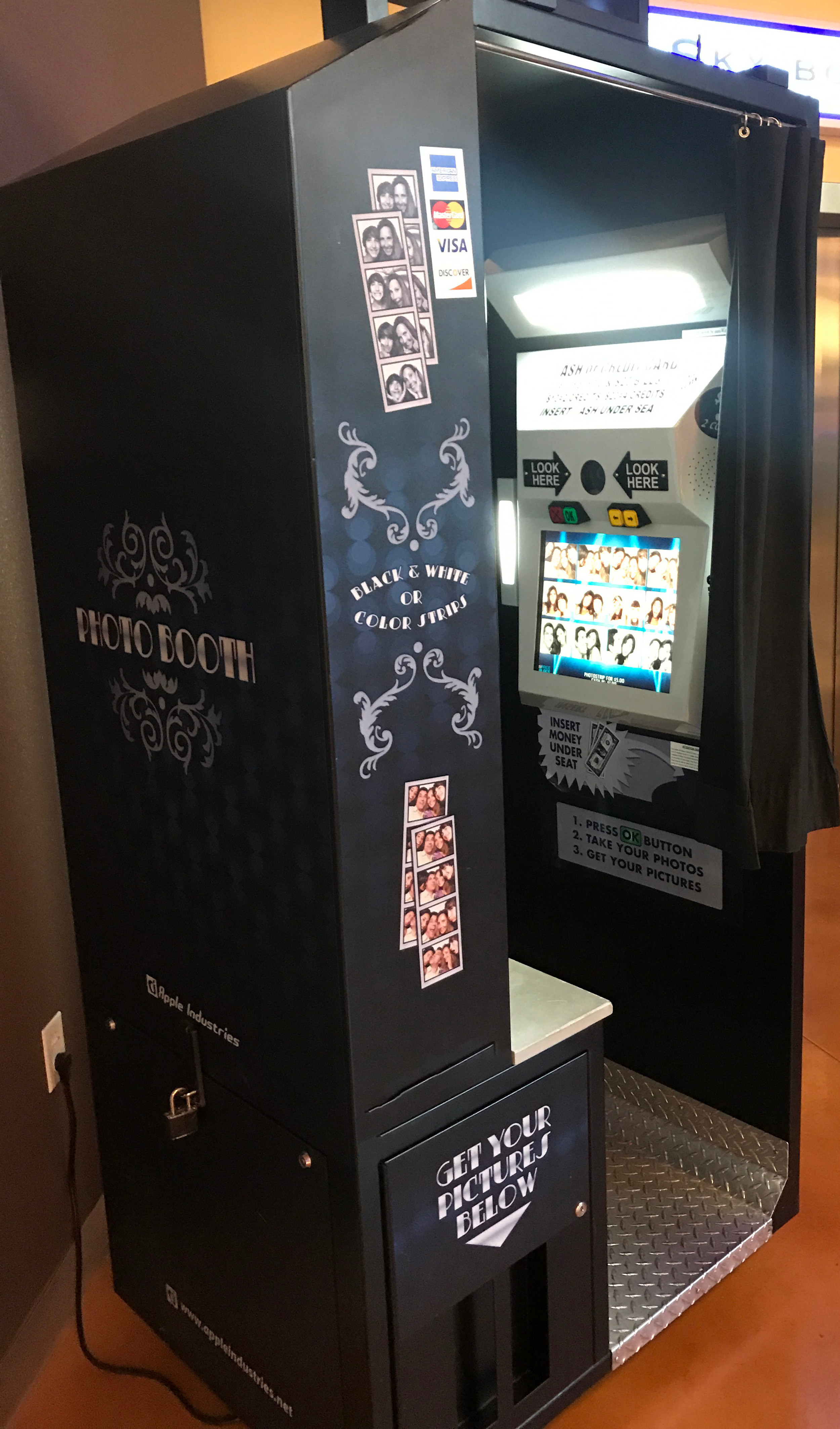 Photo Booth Rentals | A Custom Look Events