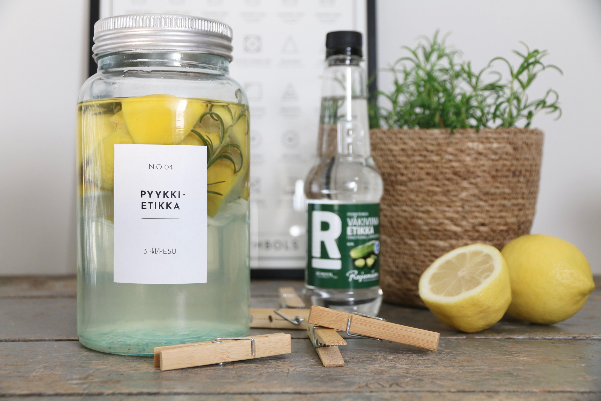 Tekstiilihuolto: etikka huuhteluaineena