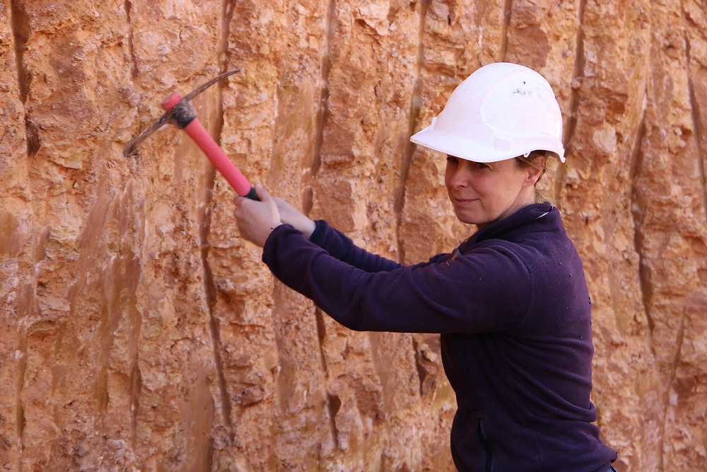 Dan and Renee are on OUTBACK OPAL HUNTERS!