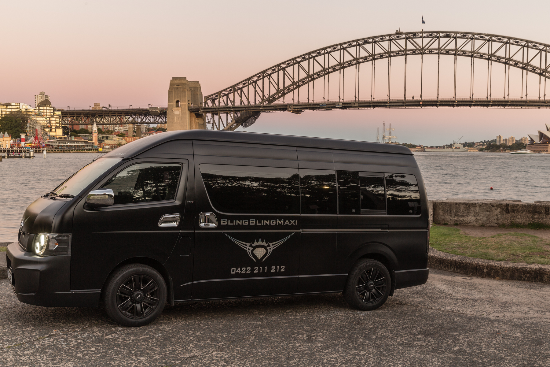 BlingBlingMaxi | Party Bus Sydney | Maxi Taxi Sydney | Mini Bus Sydney