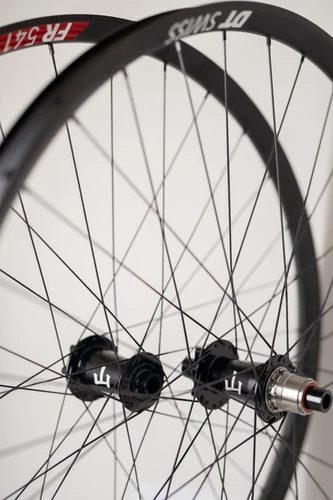 Yama Enduro Handbuilt Wheelset | FlowTech