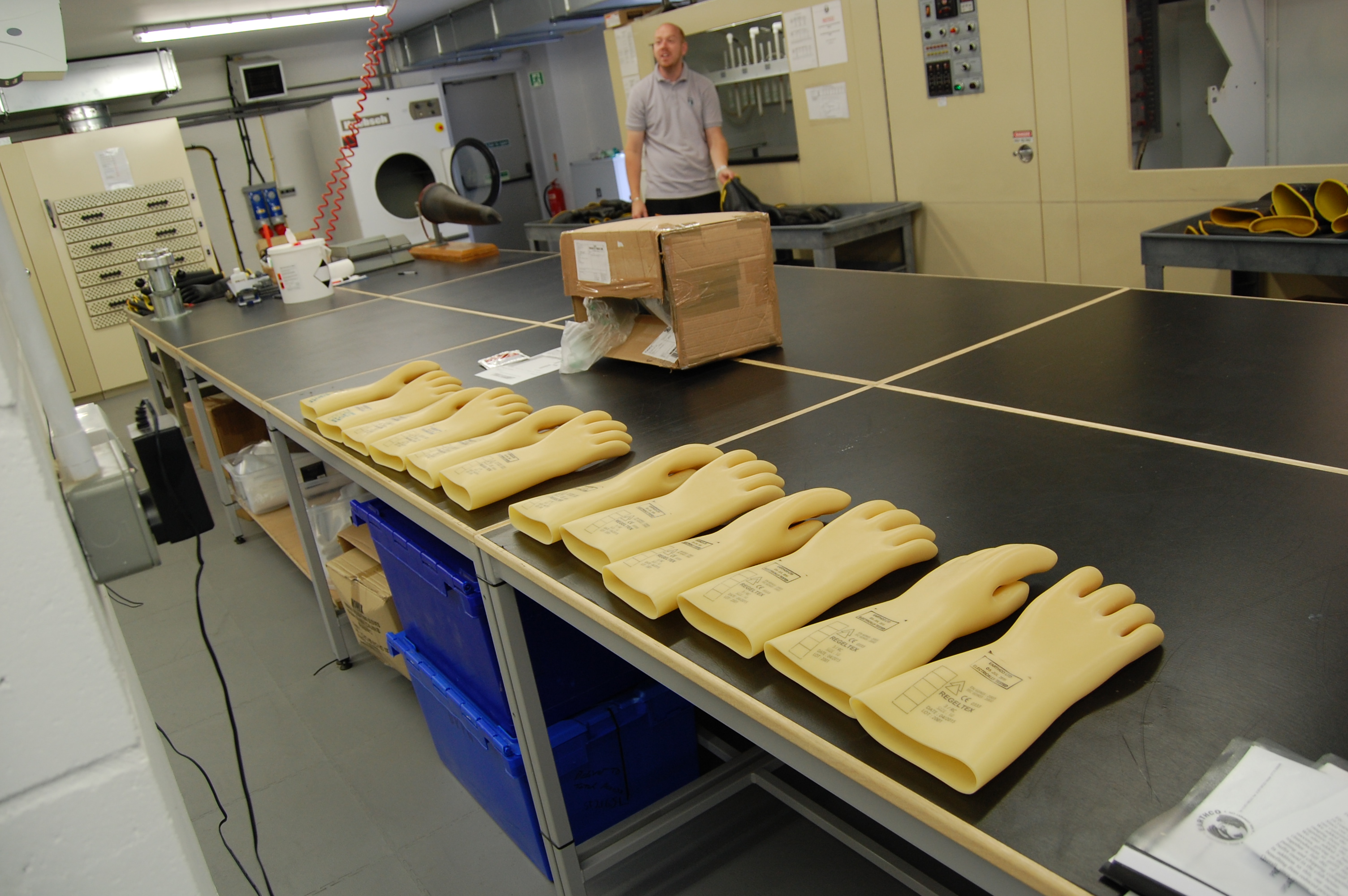 EARTHCO - glove and sleeve testing