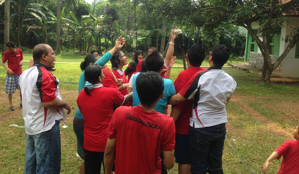 Membangun Kebersamaan Lewat Ragam Permainan Outbound