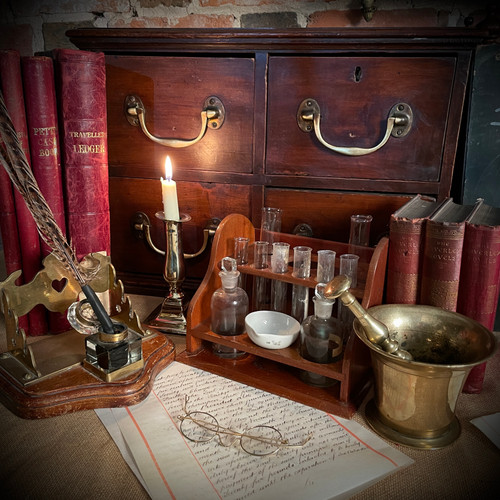 A group of Chemist / Pharmacy Items | R.J. Maypole