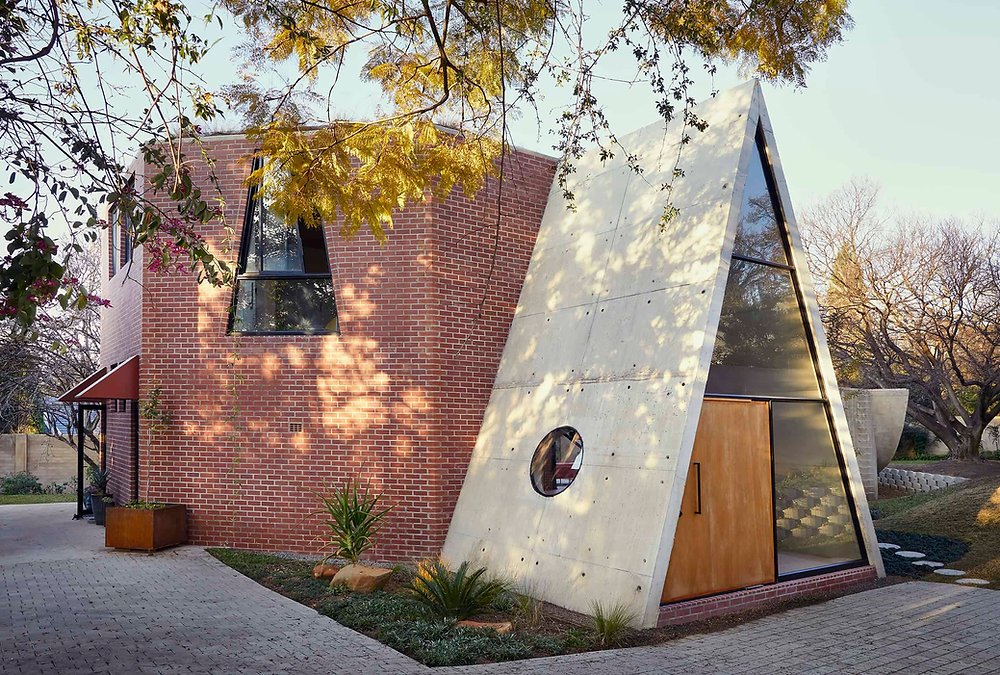 Primary Shapes House: Redefining Geometry in Architecture