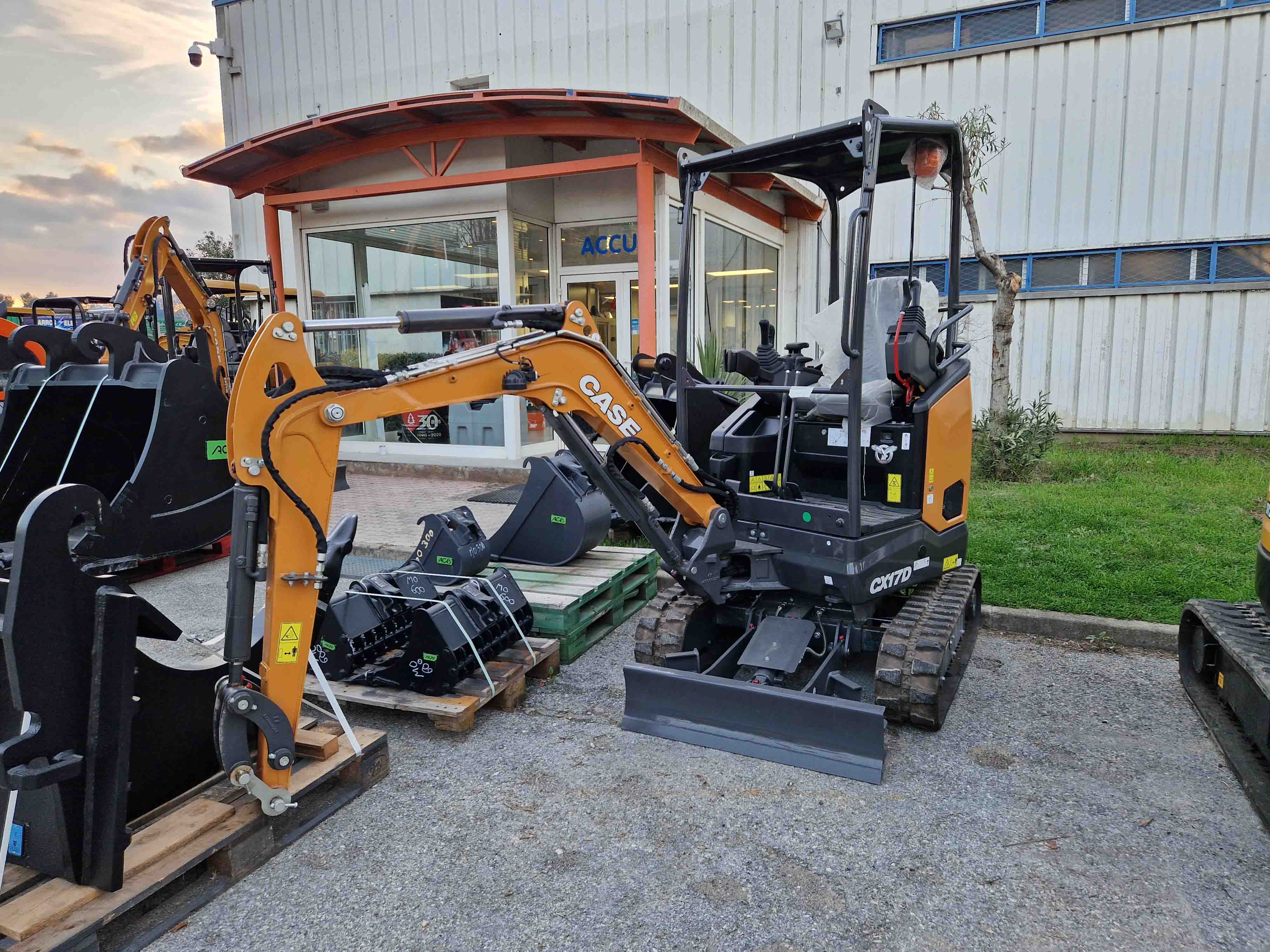 Mini pelle urbaine canopy CASE CX17D | B2M TP