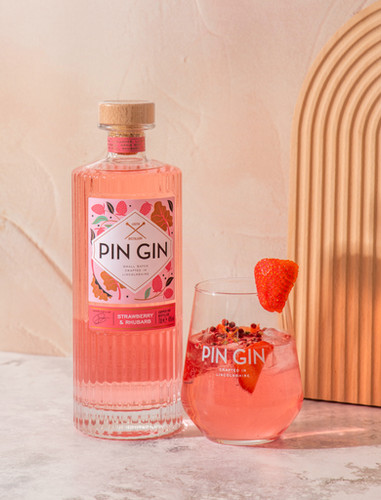 Pin Gin Strawberry & Rhubarb 70cl | Louth Distillery