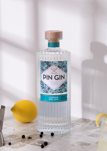 Pin Gin London Dry 70cl | Louth Distillery