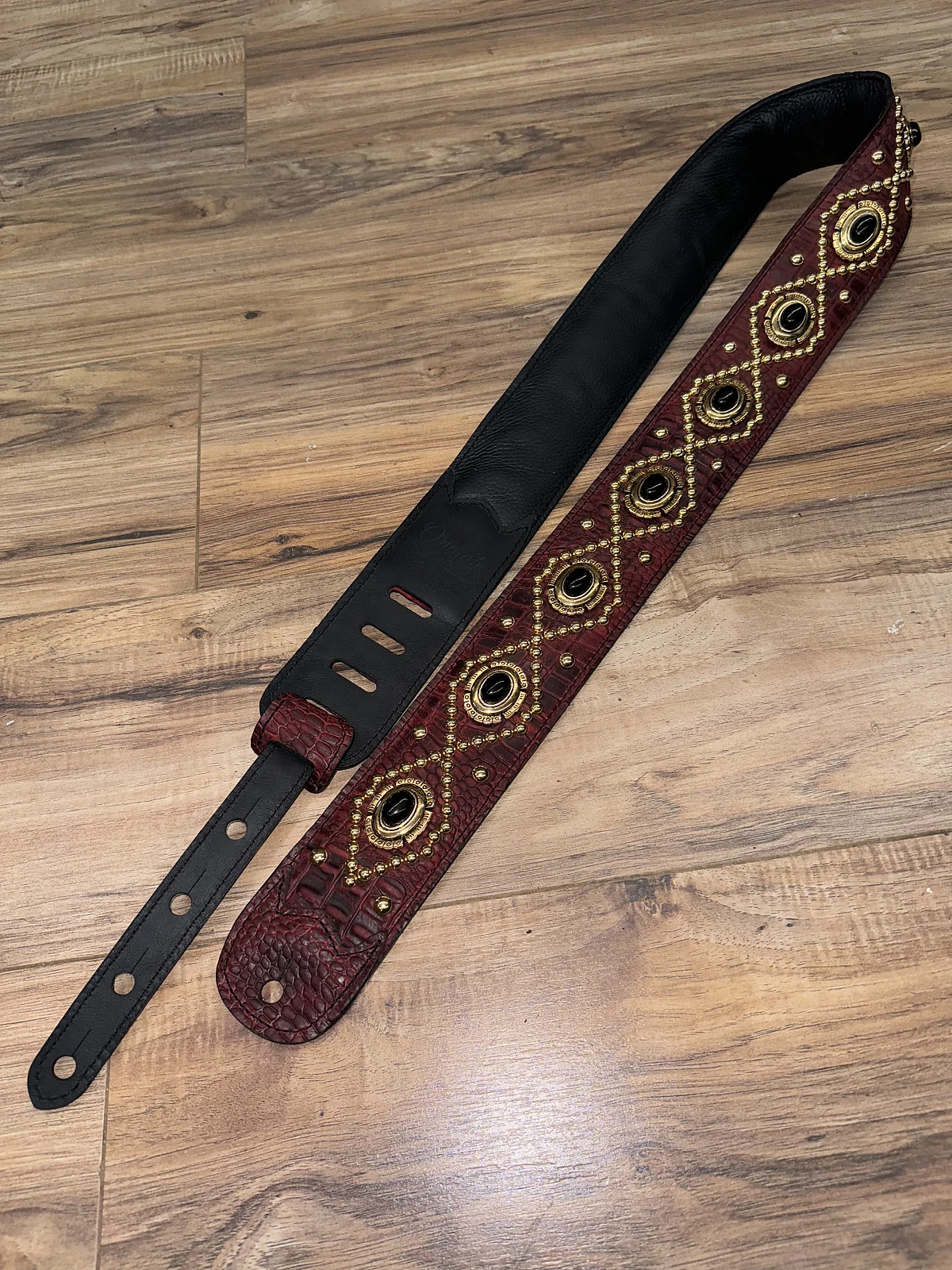 Carlino Orianthi Red Gator Onyx Stage Strap | Carlino Guitars