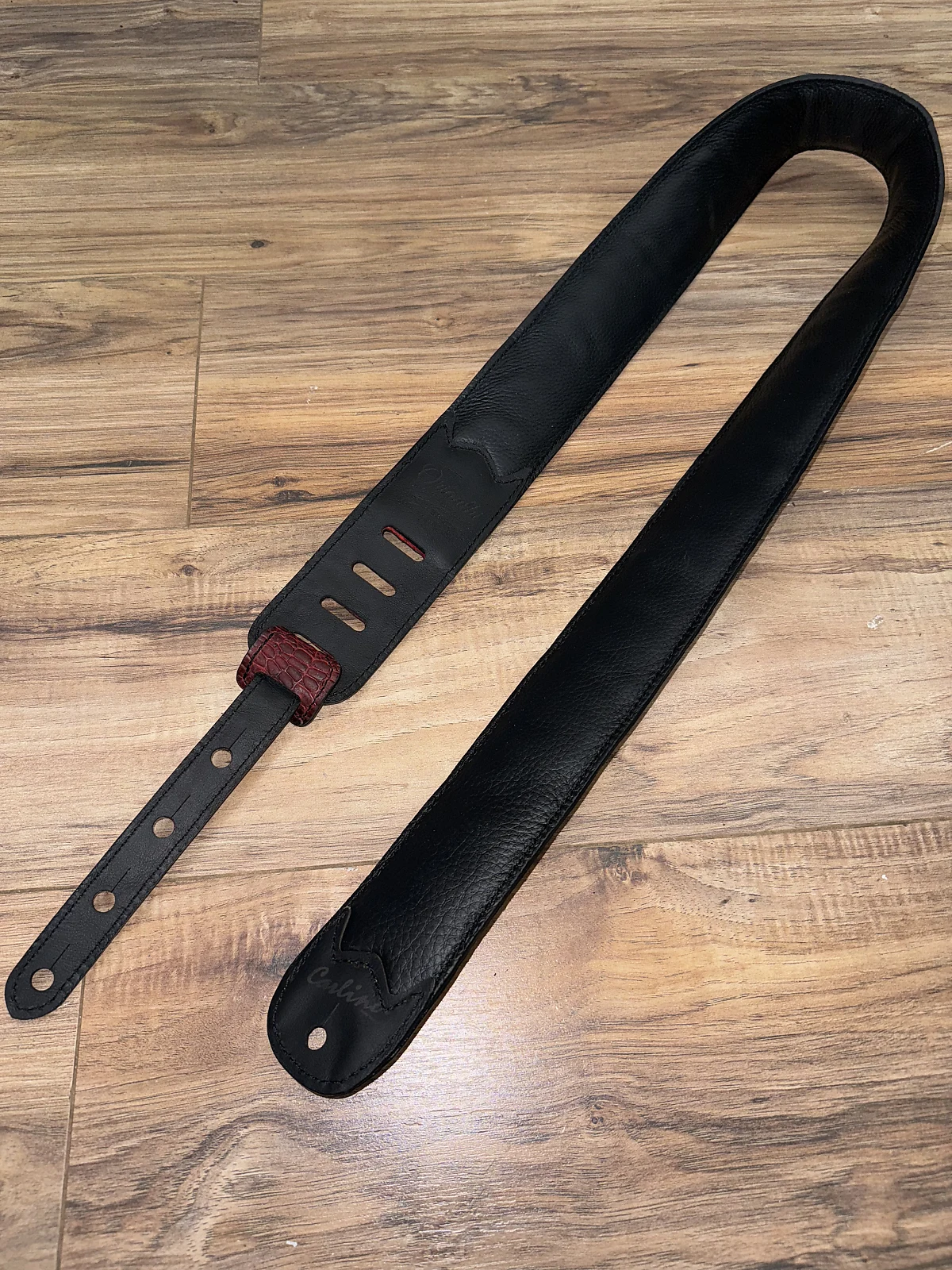 Carlino Orianthi Red Gator Onyx Stage Strap | Carlino Guitars