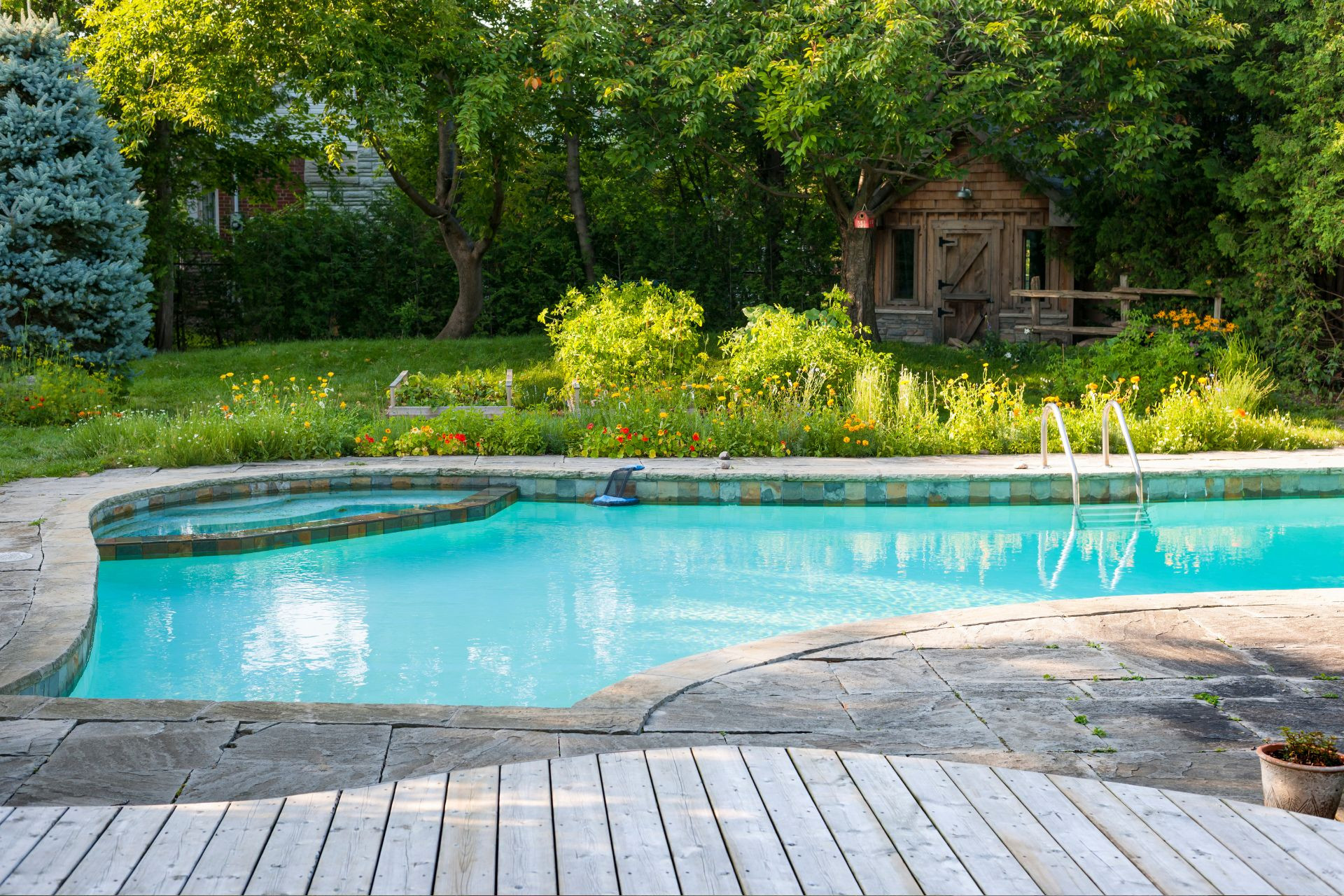 4 Design Tips for Creating Your Dream Inground Pool Deck